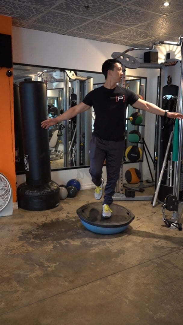 Single Leg Balance - BOSU Black Side, Horizontal Head Turns - [P]rehab