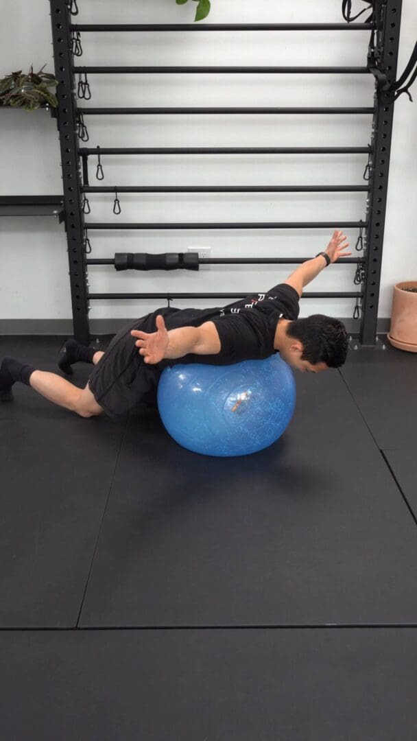 Shoulder Ts - Swissball - [P]rehab