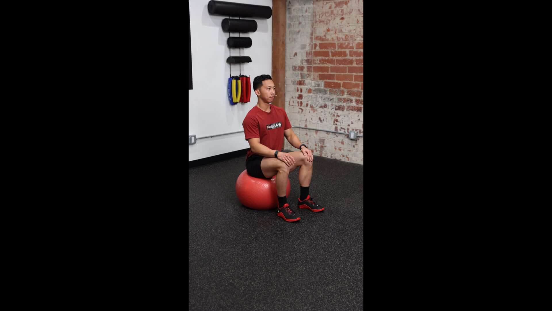 Lateral Pelvic Tilt - Swissball - [P]rehab